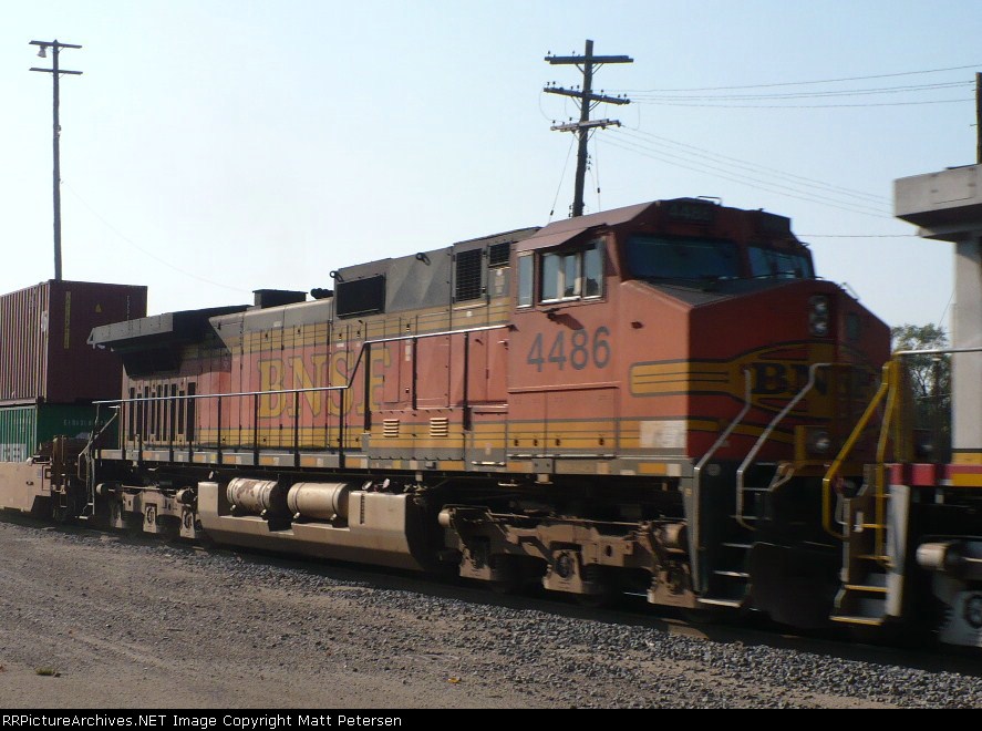 BNSF 4486